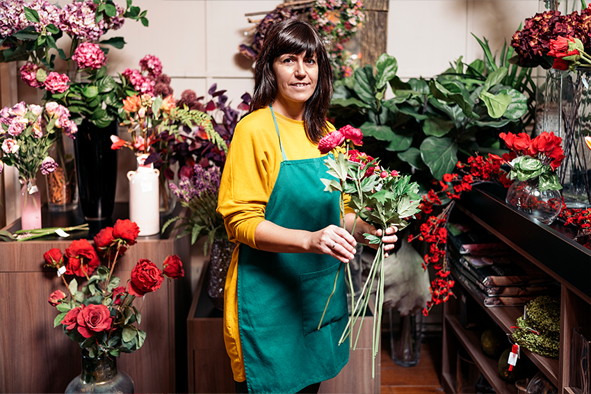 Cover It Right: Pot Covers, Planter Wraps & Sleeves Every Flower Shop ...